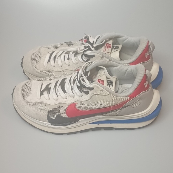 Nike | Shoes | Nike Sneakers With Red And Blue Highlights | Poshmark